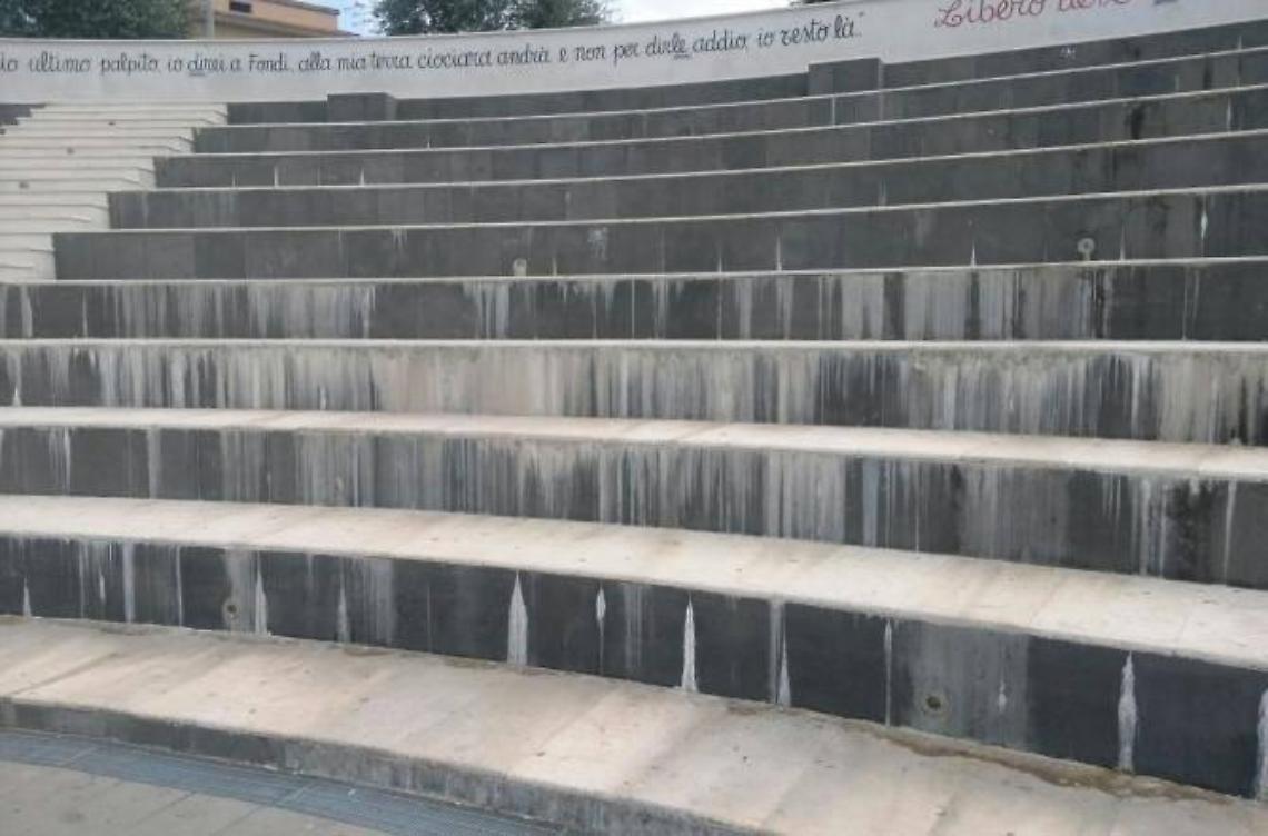 Colature e degrado sui gradoni dell'anfiteatro, Pd all'attacco - Latina ...