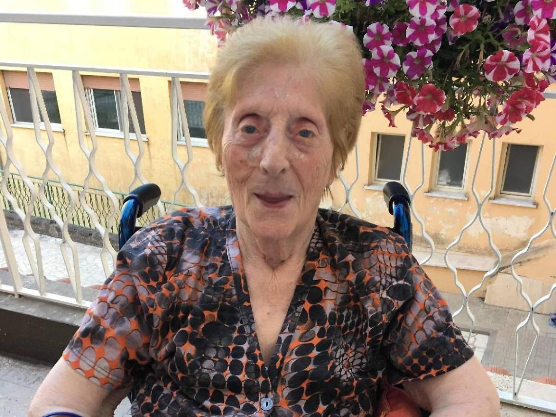 Cento candeline per nonna Lidia, grande festa alla "Domus Aurea" di San ...