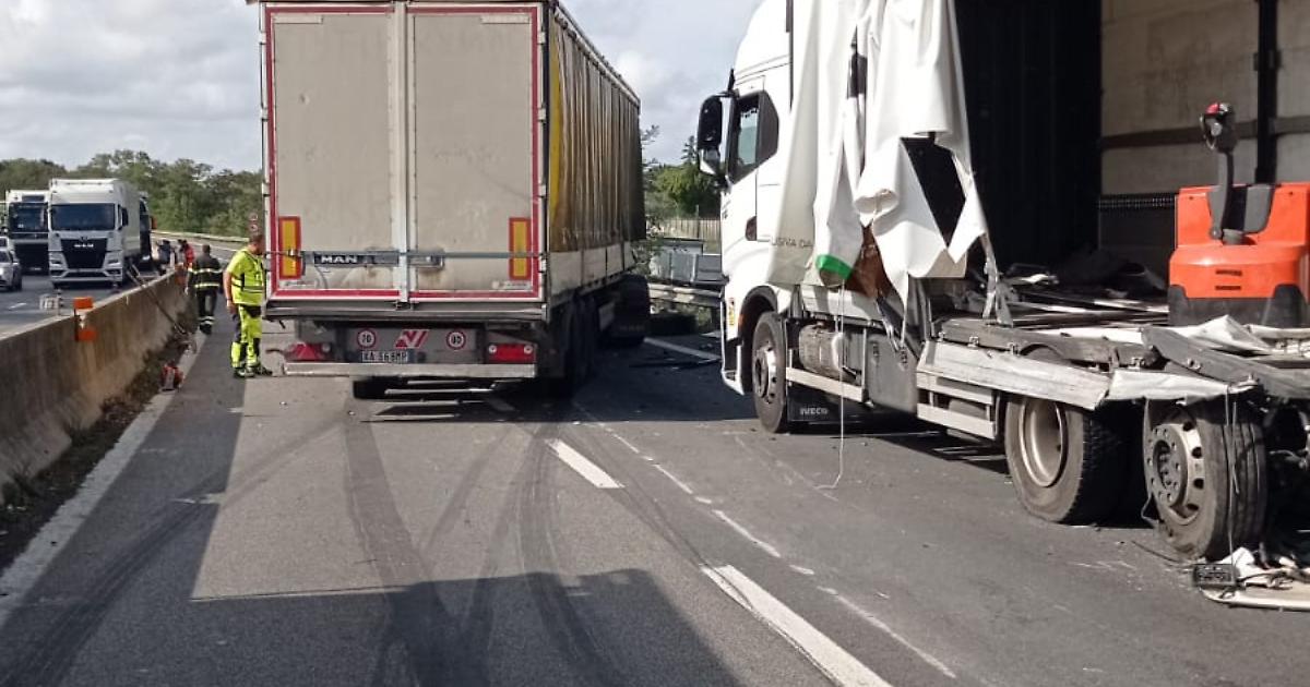 Riaperta parzialmente la via Pontina dopo il grave incidente tra mezzi ...