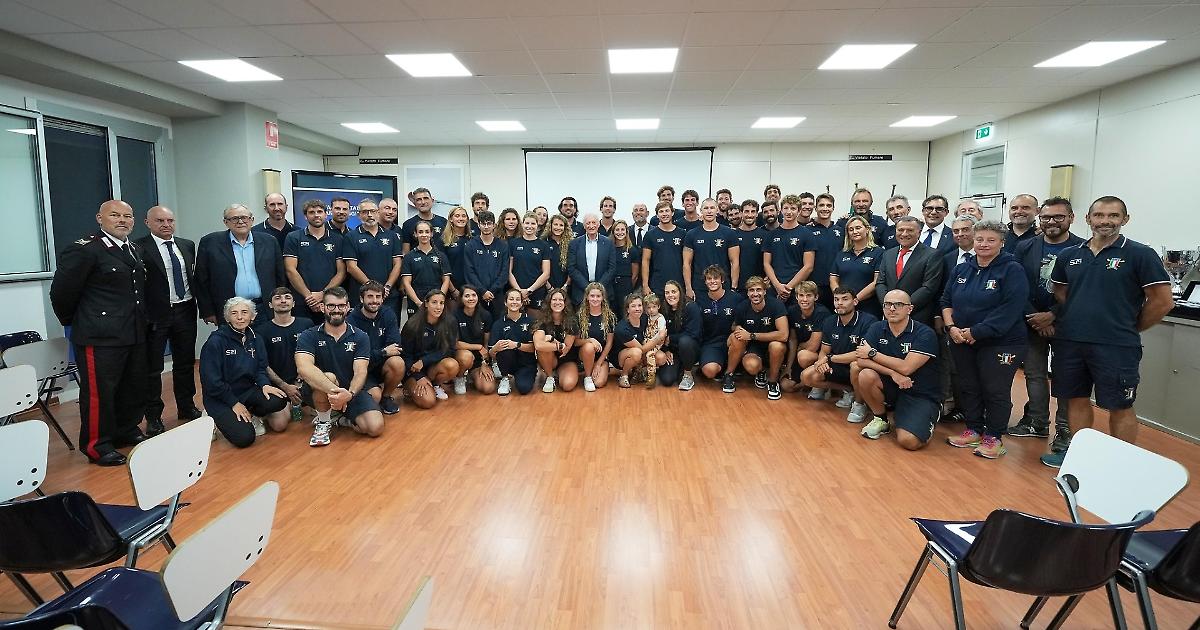 Il presidente del Coni, Luciano Buonfiglio, in visita alla nazionale ...