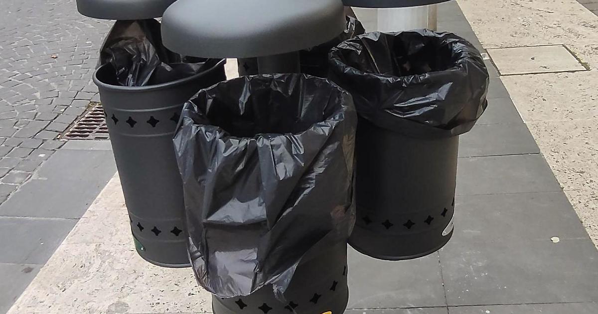 Nuovi cestini per avere un centro più decoroso e pulito - Latina Oggi