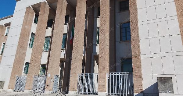 Padre violenta la figlia: "Sarò io il tuo primo uomo" - Latina Oggi