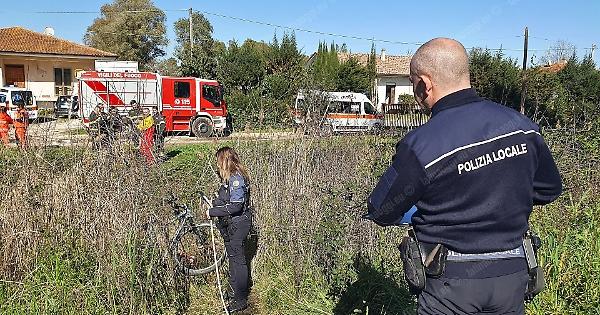Trovato senza vita nel canale vicino casa: la vittima è Enzo Salvati ...