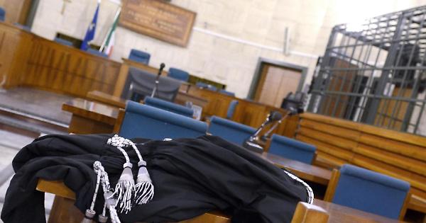 Il bidello che ha abusato di un'alunna nei bagni della scuola sarà ...