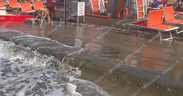 Una spiaggia completamente divorata dalla mareggiata: ritorna l'incubo dell'erosione costiera ...