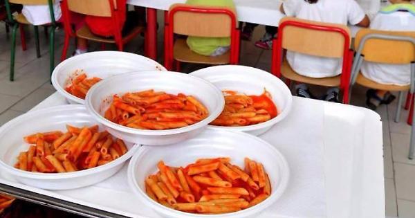 Blitz nella cucina delle mense: la ditta uscente porta via le ...